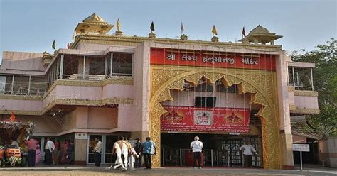 અમદાવાદના પ્રસિદ્ધ કેમ્પ હનુમાન મંદિરના આર્મીના વિસ્તારમાંથી ખસેડવા