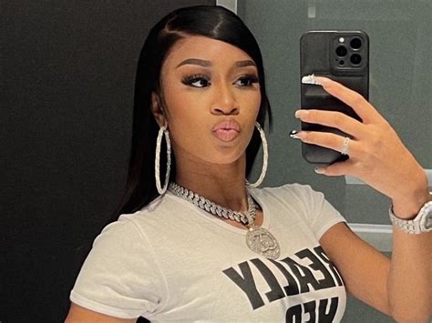 Lakeyah The Jaw Dropping Hip Hop Vixen Has The Underwear Mirror Selfie