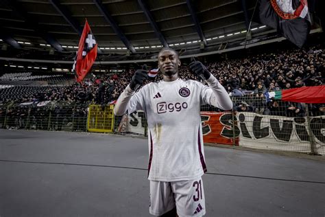 Talentvolle Jorthy Mokio 16 Schrijft Geschiedenis Bij Ajax Te