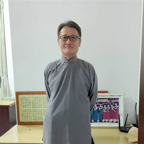 抓到了！這梗很綠 藍營發起四大公投報復台灣，辣台派大將出陣，決定將全力、正面對決。 四個搞爛台灣的公投內容： 藻礁公投 側翼潘老師給不了