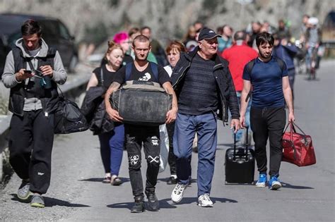 ពលរដ្ឋរុស្ស៊ីរាប់សែននាក់បន្តចាកចេញពីប្រទេសកំណើត
