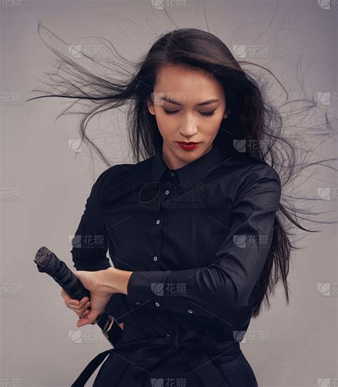 女人 个性 it技术支持 中国功夫 剑道 日本武士刀 忍者 日本武士 垂直画幅 留白