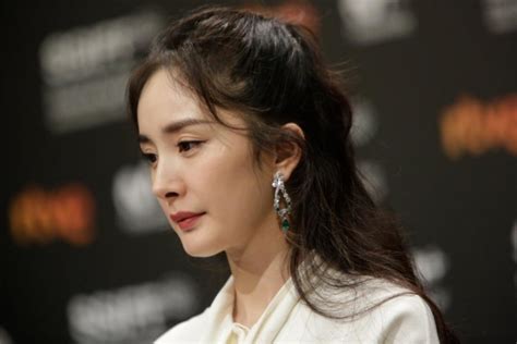 謝娜老了這麼多？精修遮不住臉上皺紋，「太陽女神」暴瘦兩頰凹陷 壹讀