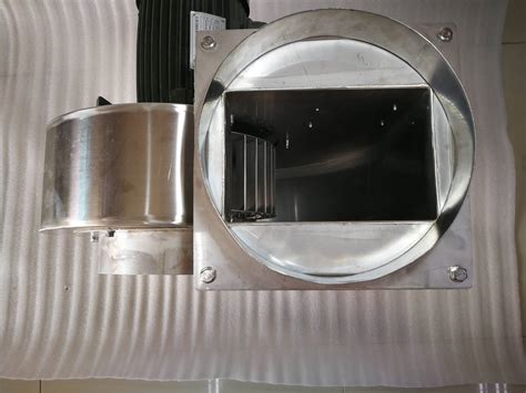 โบลเวอร์กรงกระรอก Sus Yuton 3hp 2p 380v 50hz Flow 4200 6300 Cmh Sp 1275 1143pa