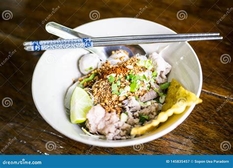 Cair Cozinhado Do Pato Na Exposi O No Mercado Imagem De Stock Imagem