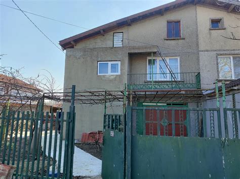 Къща близнак в Плачи Дол Двуетажна къща 120 кв м РЗП 980 кв м двор Къщи Вили Плачидол