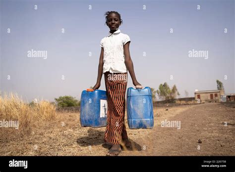 Enfant Maigre Afrique Banque De Photographies Et Dimages Haute