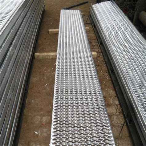Perforated Stair Treads Shijiazhuang High Tech Sceneyu Hardware Metal Mesh Co Ltd