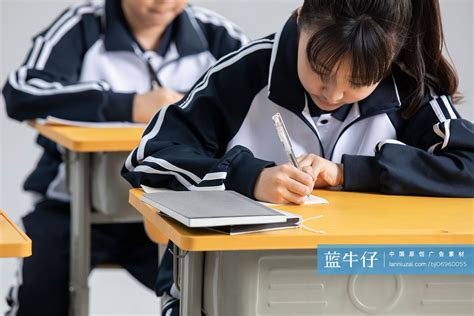 学生在教室学习 蓝牛仔影像 中国原创广告影像素材