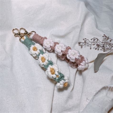 編織。客製。單色macrame 小花鑰匙扣婚禮小物情侶吊飾畢業禮物 蝦皮購物