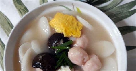 새우 완자가 들어있는 떡국 끓이기