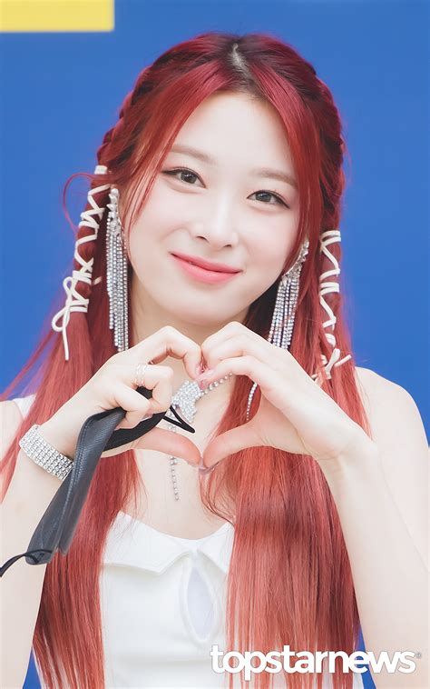 [hd포토] 로켓펀치 윤경 윤경이 했다 하트를 했다 박소현의 러브게임 출근길 네이트 연예