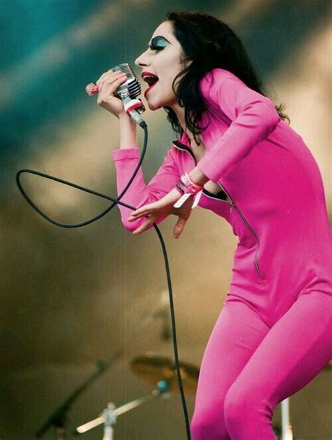 Pink Sweater Dress Pj Harvey Makeup Pj Harvey Style Pj Harvey Haircut