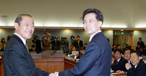 양손잡은 한일 자유무역협정 회의 대표