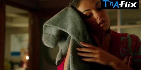 Serinda Swan Sexy Scene In Chicago Fire