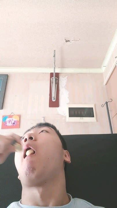 폼미첬다 챌린지 입안에 홈런볼 6개넣기 간신히 성공 진짜 한입좌님 대단해요 👍 Youtube