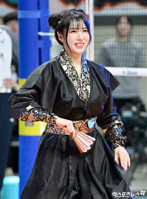 `경기장의 꽃` 치어리더 열전 정다혜 치어리더 `귀여운 뿌까머리`[엑`s Hd포토] Zum 뉴스