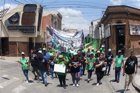 Las Y Los Estatales Jujeños Movilizaron En La Capital Provincial Ate
