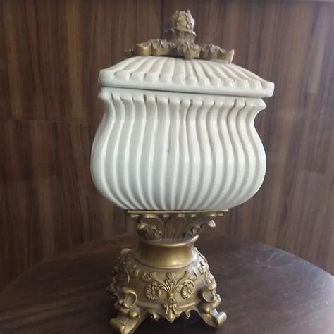 کمدا قیمت و خرید شکلات خوری رنگ سفید با طراحی برنز سایز 10 در 10 حدو