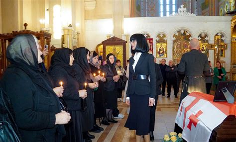 თეა ახვლედიანი ოკუპირებული აფხაზეთის რეგიონიდან გადმოსვენებული 1990