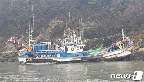 40톤급 어선 진도해상서 좌초해경 선원 13명 전원 구조종합