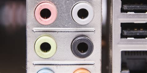 Как подключить колонки к компьютеру или ноутбуку — Лайфхакер