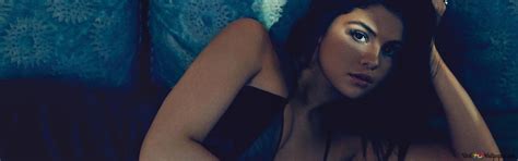 Selena Gomez Light K Wallpaper Download