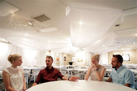 ¡no Estás Viendo Doble Hermanos Gemelos Idénticos Se Casan Con Gemelas