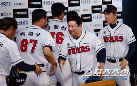 포토 김태형 감독 정규시즌 1위로 이끈 명장 네이트 스포츠