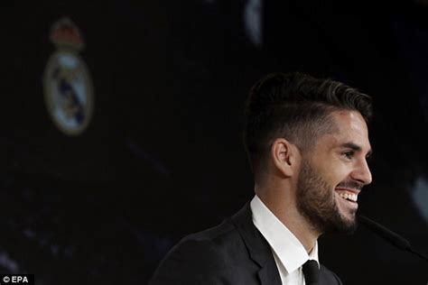 Real Madrids Isco Eyes On Trophies After Signing New Deal Daily Mail