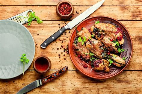 딸기와 시금치로 채워진 맛있는 칠면조 고기 롤 구운 칠면조 롤 사진 배경 및 무료 다운로드를위한 그림 Pngtree