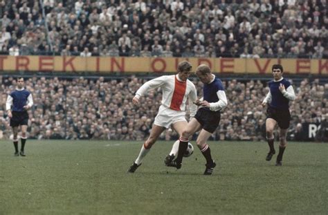 Het Leven Van Piet Keizer In Beeld Soccer Field Sport Soccer
