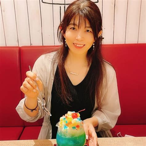 「隣の芝生は青い」 たまに悩み事なさそう、幸せそうって思われるのがイヤ、って悩む人いるけど、え？それで良いやんって思う。 誰しも人は見えない