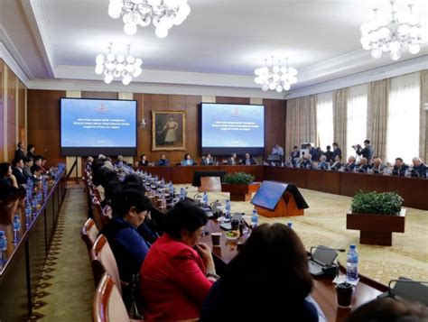 УИХ ын Тамгын газрын удирдлагууд ахмадууддаа хүндэтгэл үзүүллээ