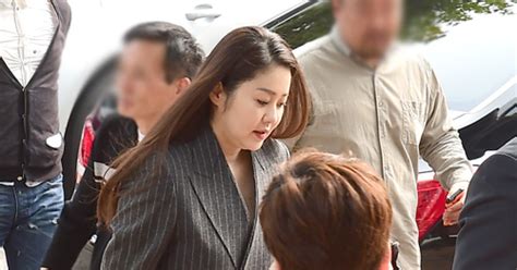 포토엔 고현정 가을 바람에 긴머리 휘날리며