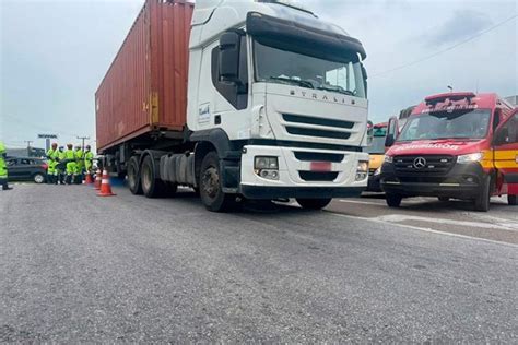 Ciclista Morre Após Ser Atingido Por Carreta Na Br 101 Rede Web Tv