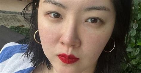 돌싱 김새롬 세부 여행서 누드색 수영복 입고 초근접 셀카