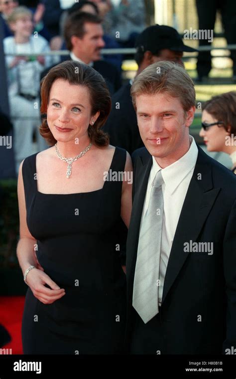 Emily Watson Bio Affair Married Husband Net Worth