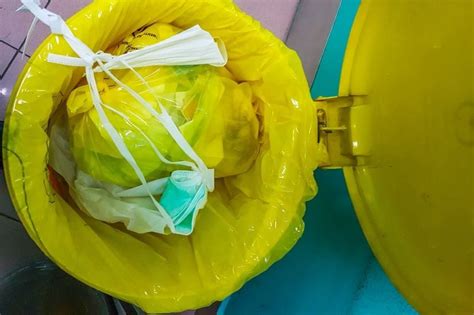 Девојче отишло на педијатар па се породило во тоалет на болницата бебето го фрлила во канта