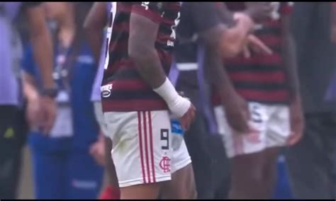Flamengo Vídeo mostra irritação de Jesus Gabigol após expulsão na