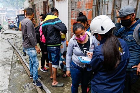 Fotos Y Video Incendio En Sector La Carrilera En Manizales Dejó 8