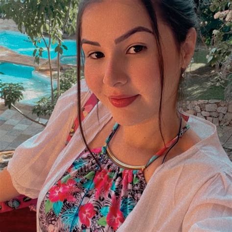 Ester Antunes Ester Antunes • Threads Say More