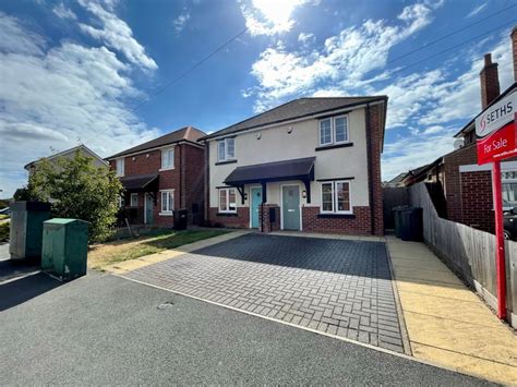 2 Bed Semi Detached House For Sale In Hollytree Avenue Birstall