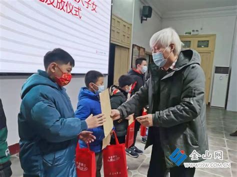新春走基层丨“一分钟公益” 让城市更美丽中国镇江金山网 国家一类新闻网站