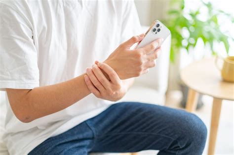 土踏まずが痛いのは足底腱膜炎？足裏が急に痛む原因と効果的な改善法 Naoruナオル整体院