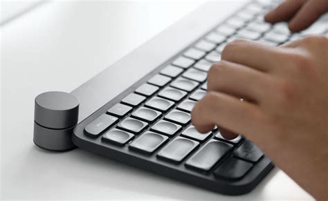 Logitech Craft Advanced Smart Keyboard Gadget Flow