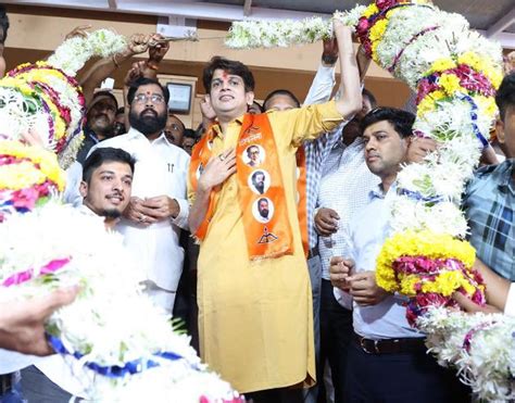 Aaditya Thackerays Close Aide Joins Shindes Shiv Sena