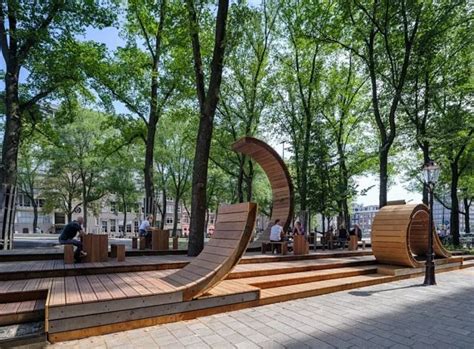 阿姆斯特丹皮尔广场 R N R N在现有的树下创造一个独特的空间，最终的结果令人印象深刻 艺术品与公共场所的有机结合。photos Ossip 阿姆斯特丹皮尔广场 X0d X0a