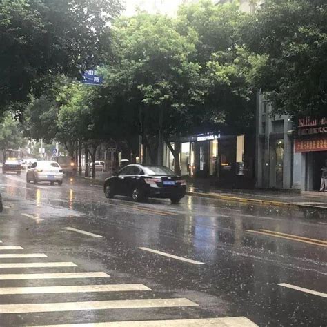 个旧天气预报偏南风阵雨影响