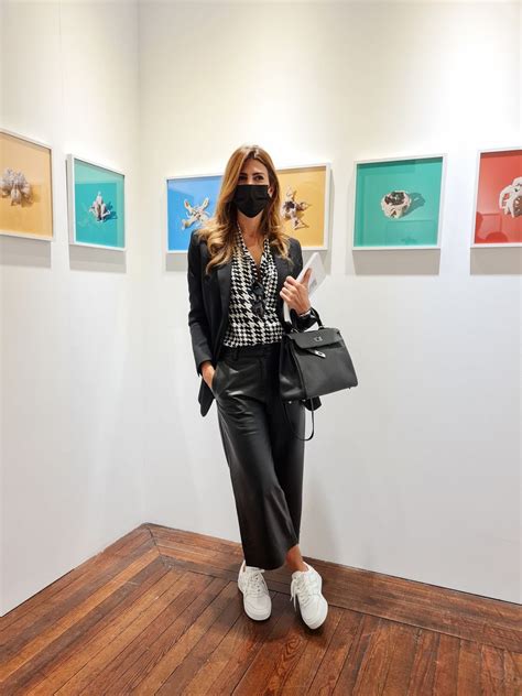 Estas Son Las Zapatillas Preferidas De Juliana Awada Son Blancas Y Atemporales